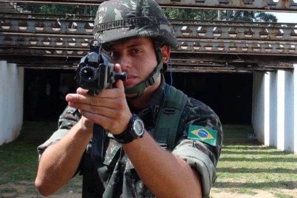 Exército testa novo fuzil que substituirá o adotado há 50 anos